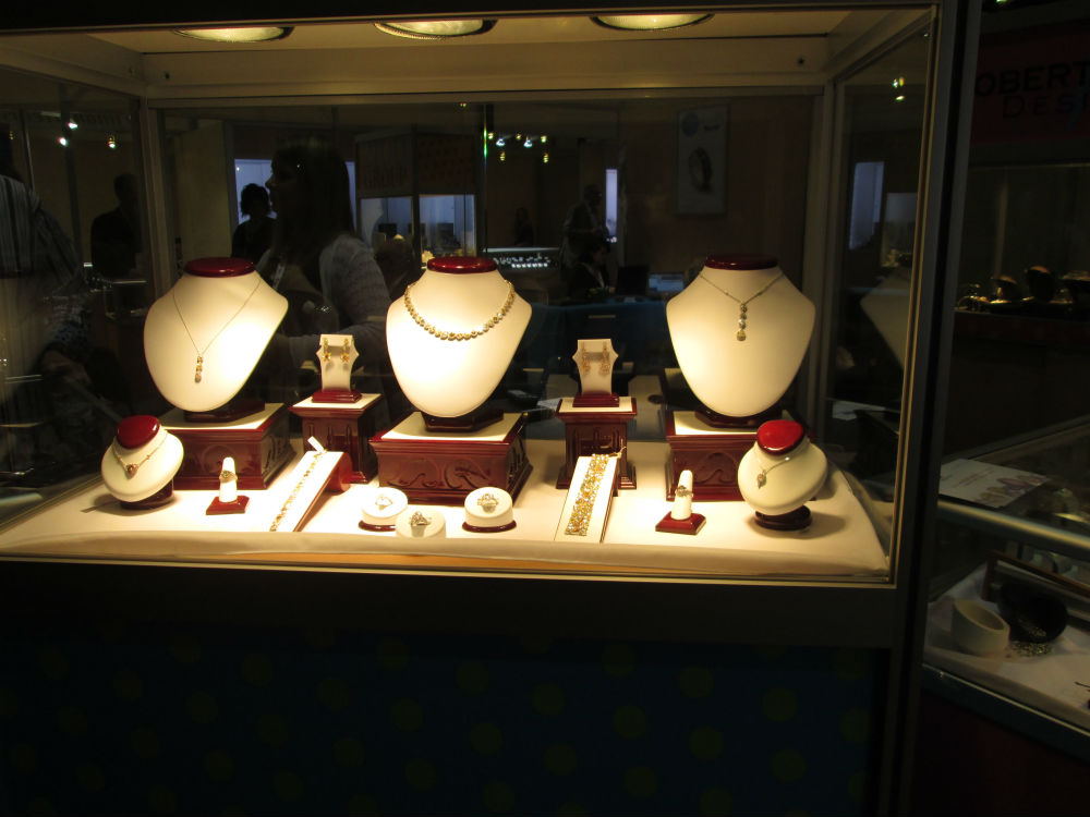 Jewelry News Network: Las Vegas Jewelry Week Begins with JCK Luxury
