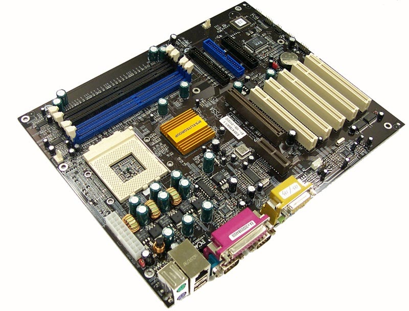 PLACA BASE | LAS PARTES FUNDAMENTALES DE UN COMPUTADOR