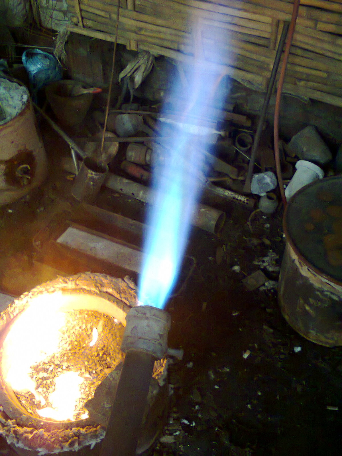 TUNGKU PELEBURAN LOGAM: BURNER LPG