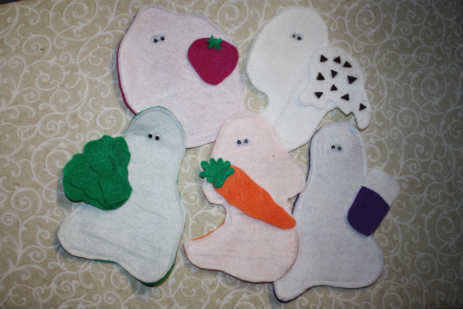 Living a Little: Five Little Ghosts Feltboard Story