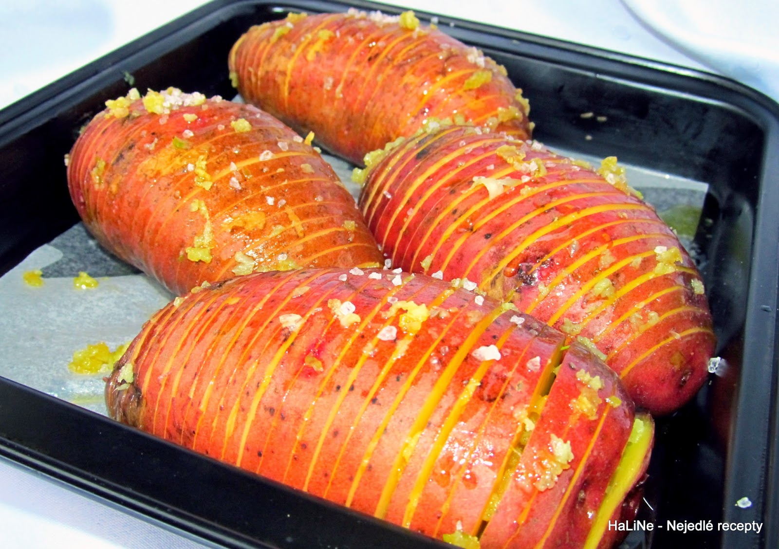 Nejedlé recepty: Hasselback potatoes - česnekové pečené brambory