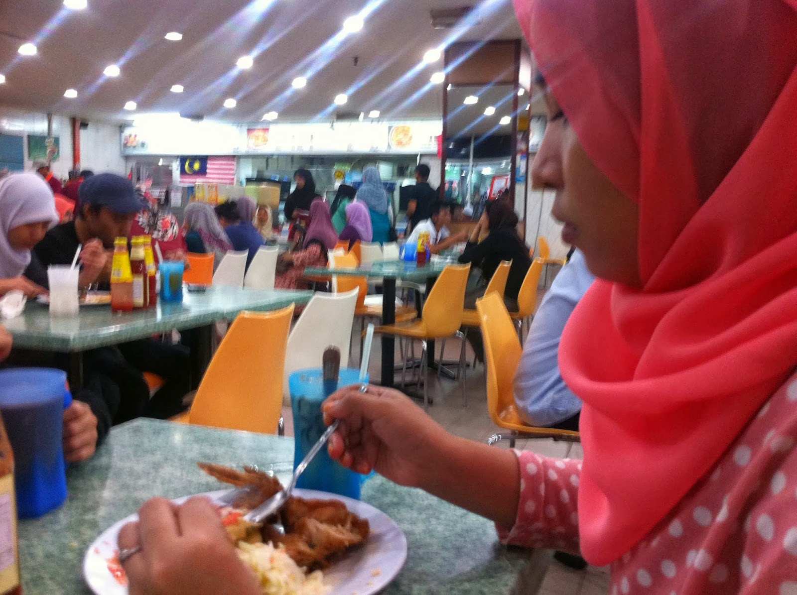 Adriana Arissa Irdina : Wana Potong Rambut Rambut @ Manjasari Saloon ...