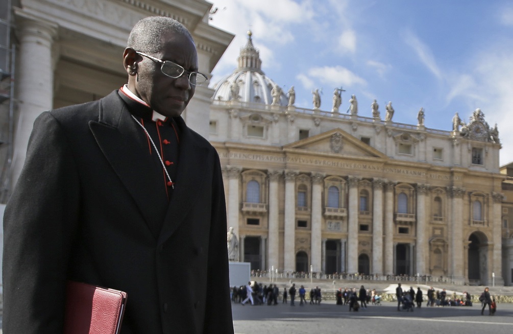 Sal e Luz : Cardeal Sarah: "Na liturgia, o silêncio é necessário"