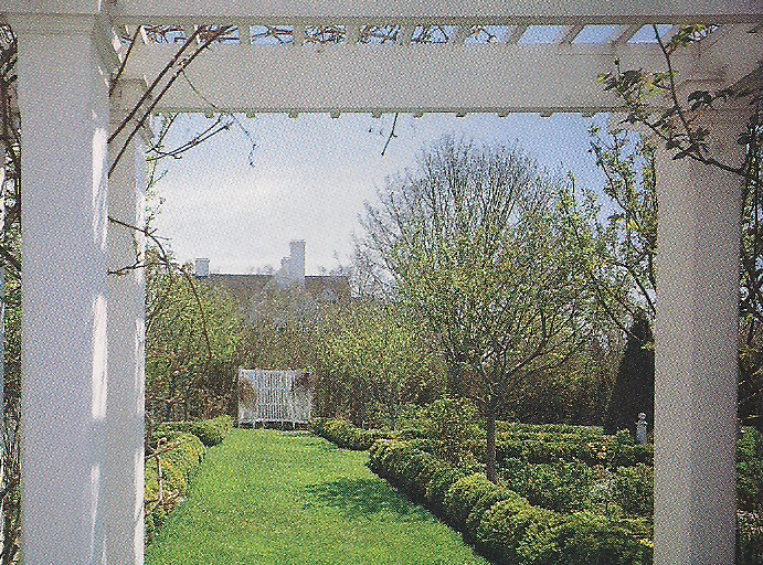 The Devoted Classicist: Mark Hampton at Home in Southampton