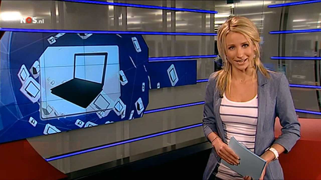 Dionne Stax: NOS journaal op 3 presentatrice Dionne Stax loopt ...