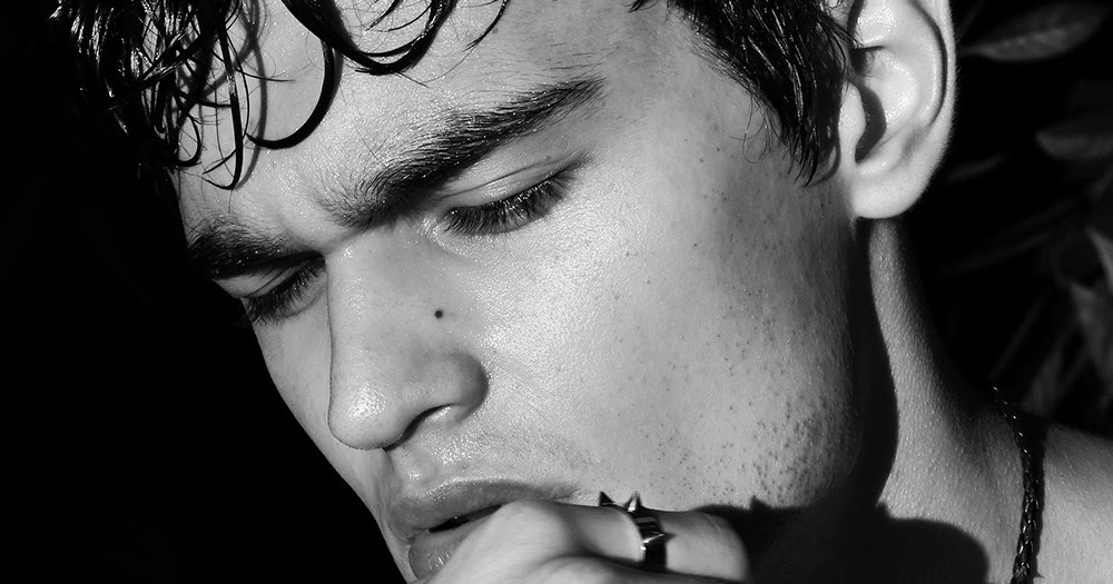 Gustavo Alves by Daniel Benjamin | Homotography