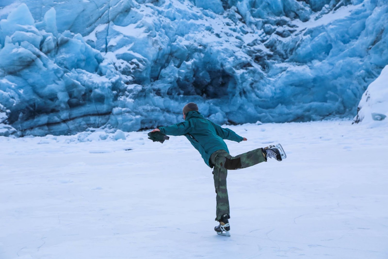 Figure Skating in Alaska - Paradise - Ice Skating World