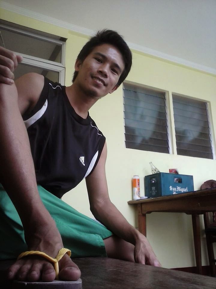 PINOY FOOT FETISH SHOP: Abril 2014