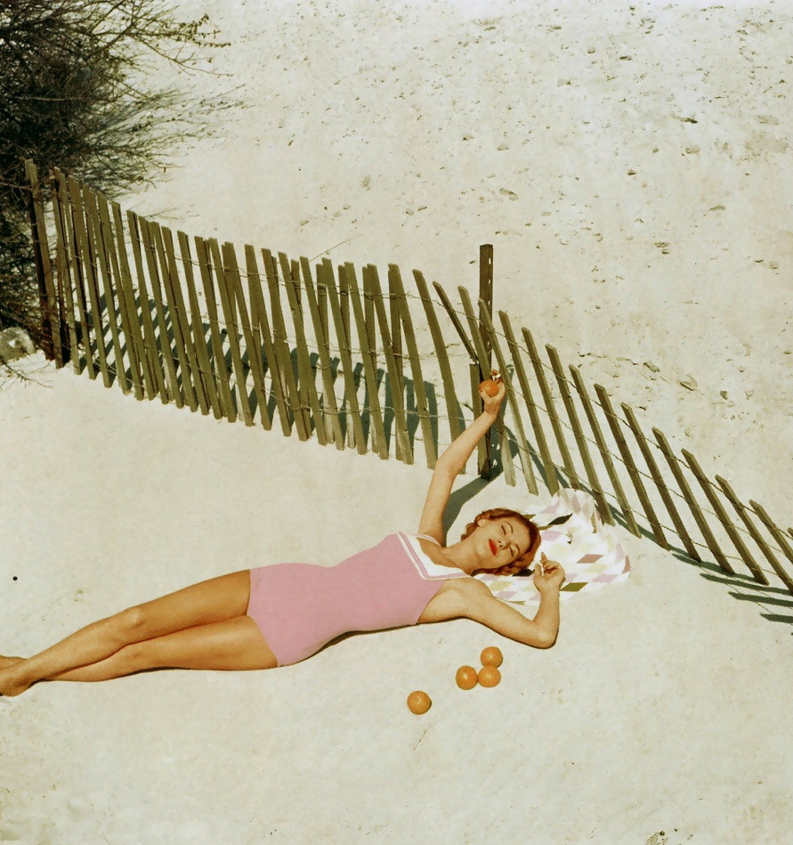 Beyond The Sea 23 Fabulous Vintage Beach Images From Vogue From
