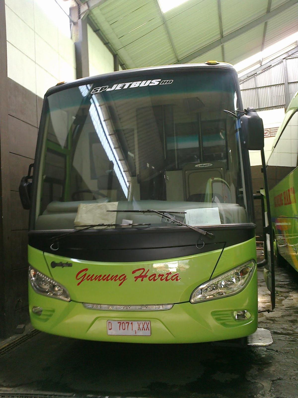 Selamat Datang Di Dunia Bis: Varian Jetbus by Adiputro