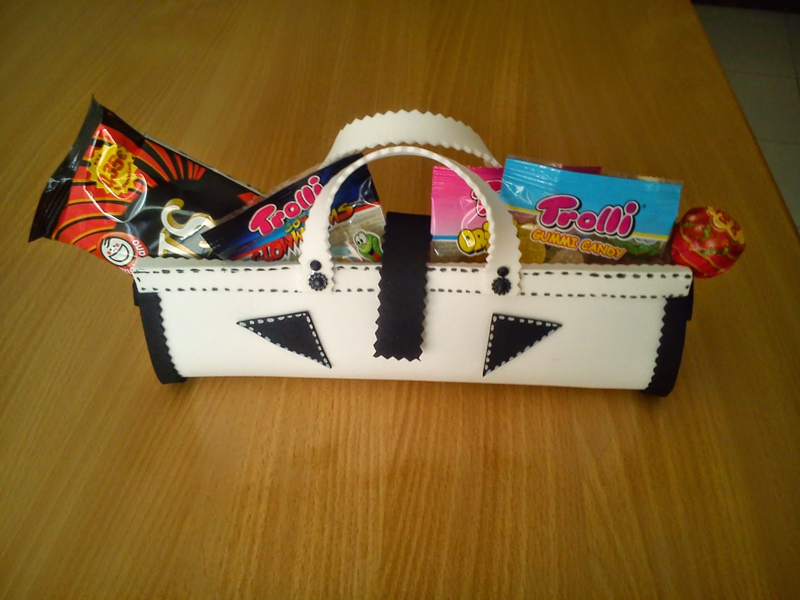 ANAKEL ABALORIOS: BOLSITOS DE GOMA EVA