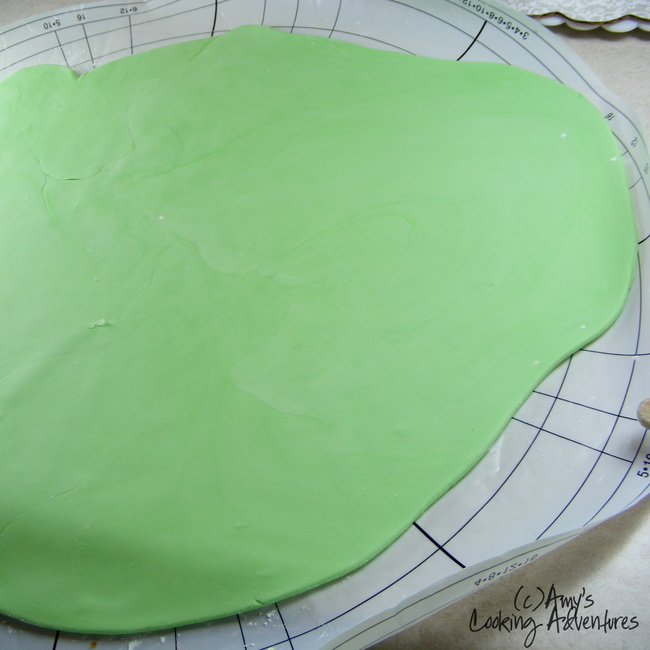 Tutorial: Decorating with Marshmallow Fondant