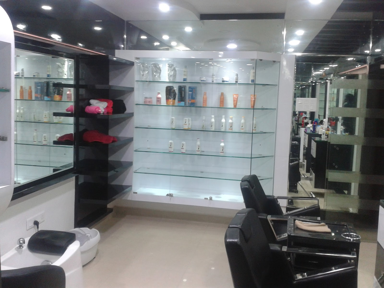 Frames: Interior design for Gents beauty parlor at little mount, Chennai.