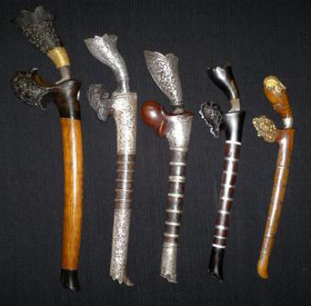 Badai Mencak Kelambit Biru: Badik Tumbuk Lada Antik Ratusan Tahun ...