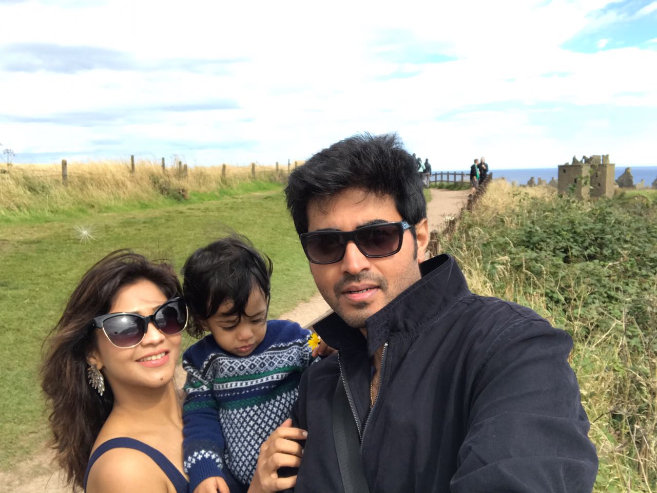 Amrapali Gupta Enjoying With Husband Yash Sinha on Location of London