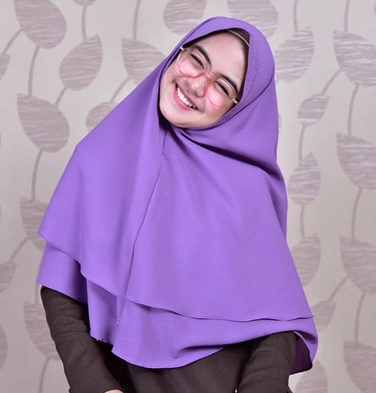 √ 22 Model Hijab Ria Ricis yang Simple dan Kekinian Paling Mudah Ditiru ...