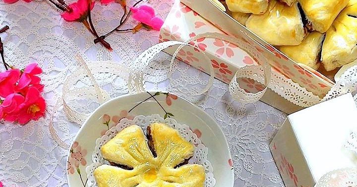 Peng's Kitchen: Plum Blossom Flaky Mooncake 梅花酥