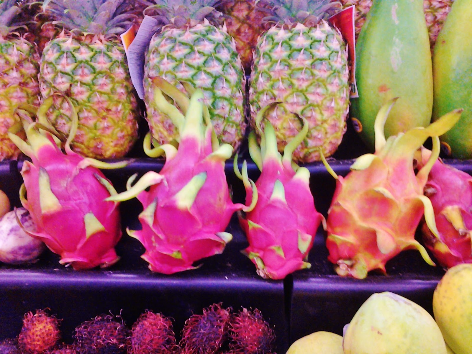 Boyett Bandwagon: Weird Fruit at Hy-Vee