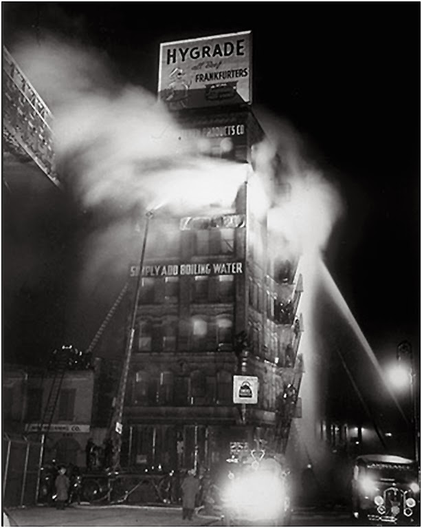 Museo LoPiù: Amazing photographers: Arthur Fellig 'Weegee' (1.01)