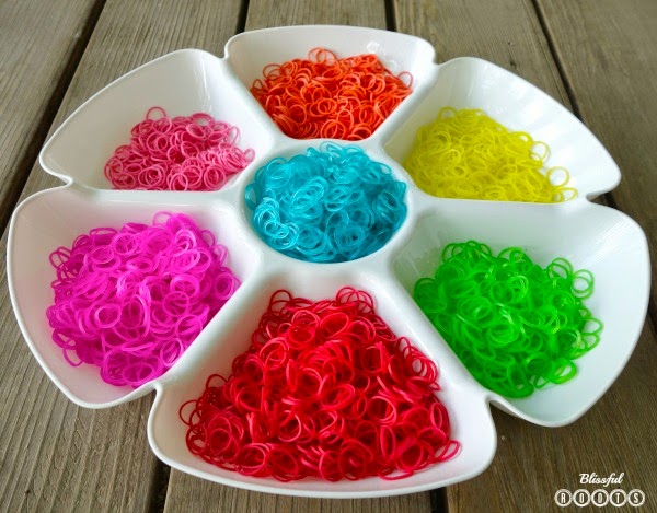 BLISSFUL ROOTS: $1 Rainbow Loom Band Organizer