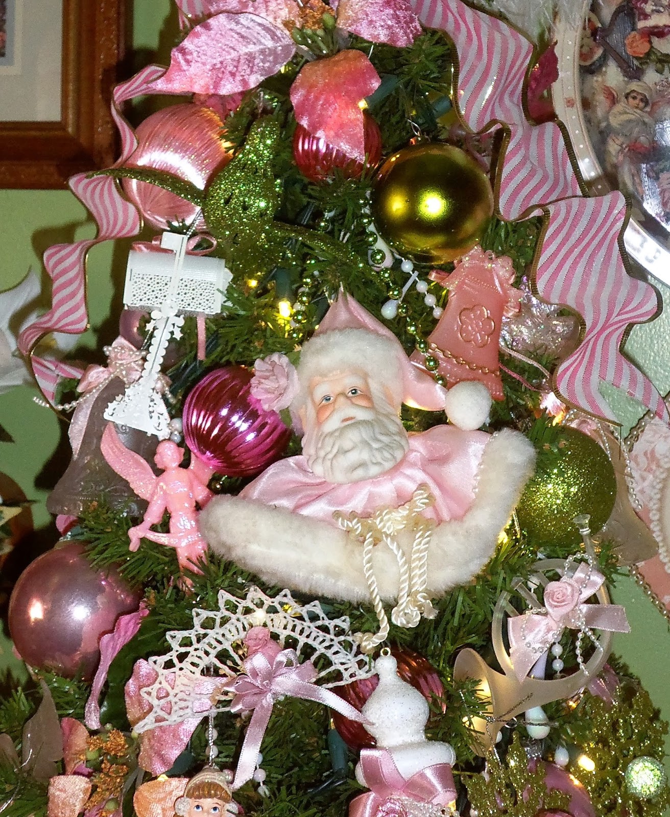 A DEBBIE-DABBLE CHRISTMAS: Craft Room Tree, Christmas Home Tour 2016