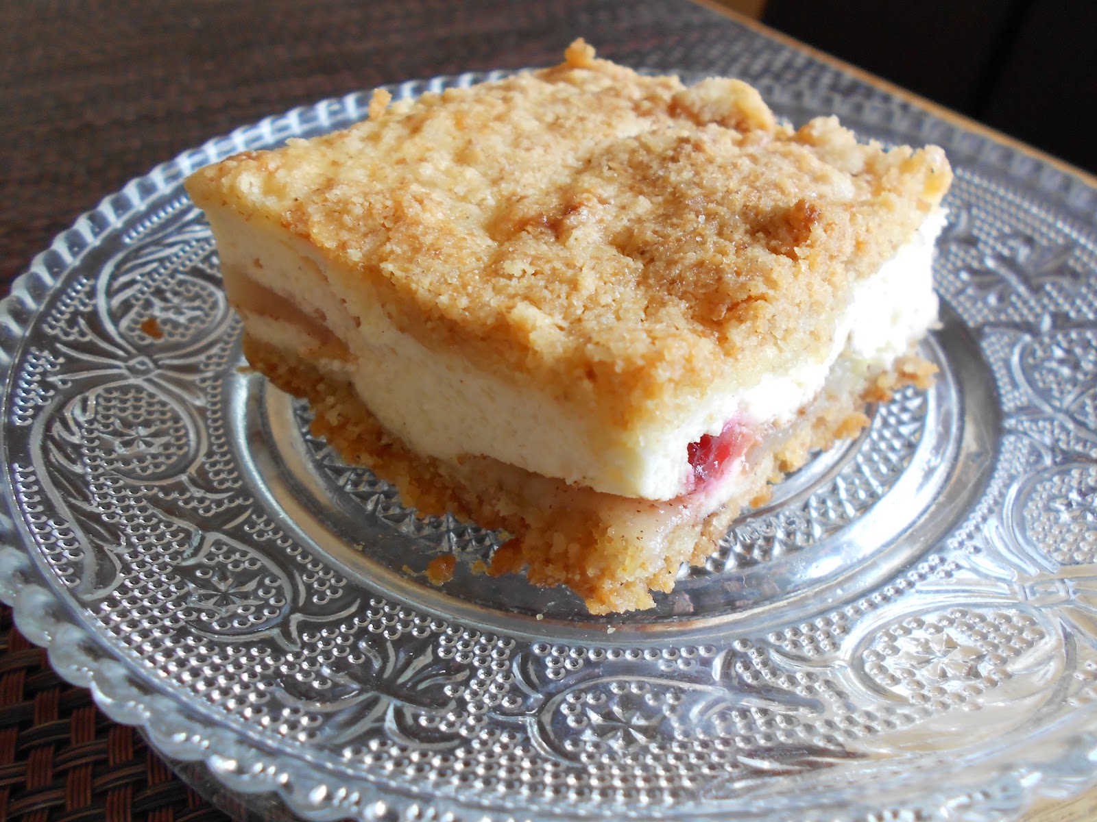 Suhkrulill: Õuna-ploomi purukook kohupiimaga