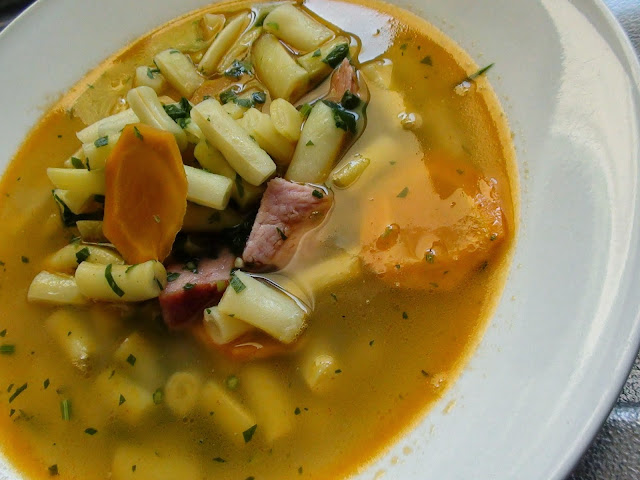 zsuzsa is in the kitchen: WAX BEAN SOUP - FRISS SÁRGABAB LEVES