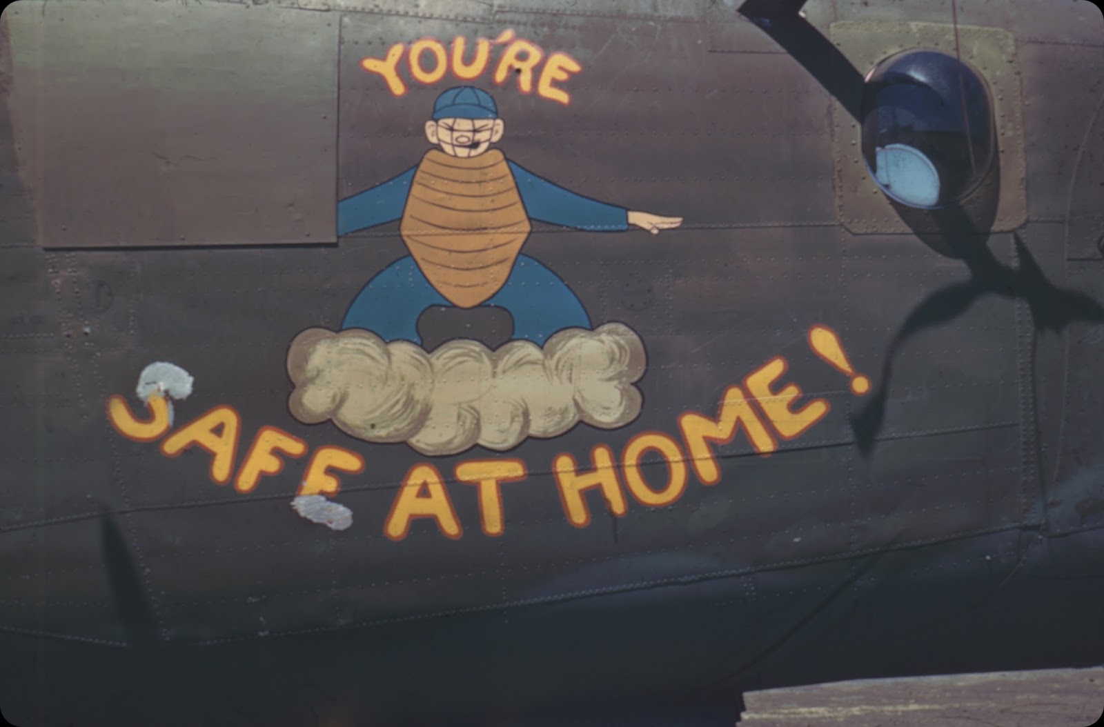 50 Color Vintage Photographs That Capture Amazing Nose Art Painted on ...