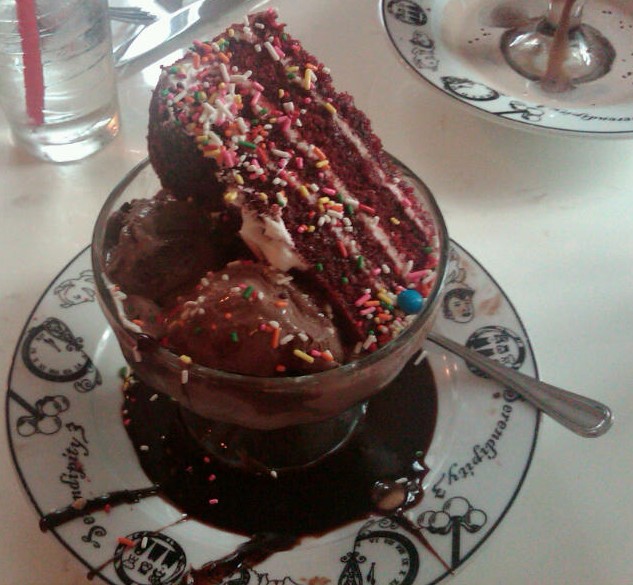 DCDesserts: Serendipity 3: Red Velvet Cake Sundae