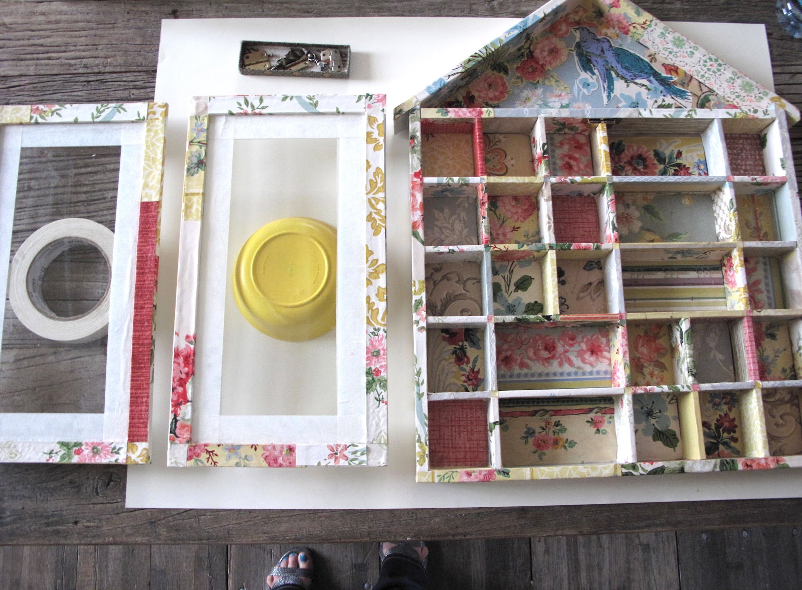 Beehive Art Salon: DIY with Vintage Wallpaper