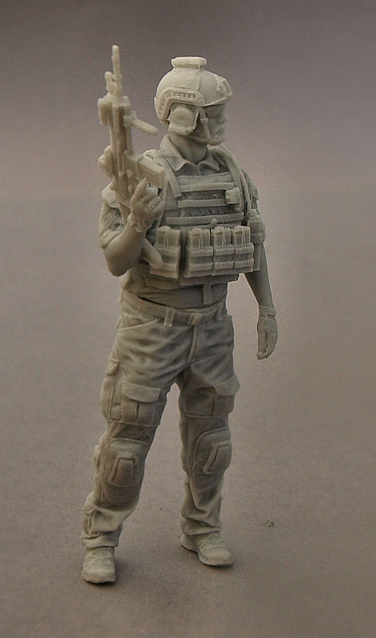 Airborne Miniatures: 1:35 scale figures