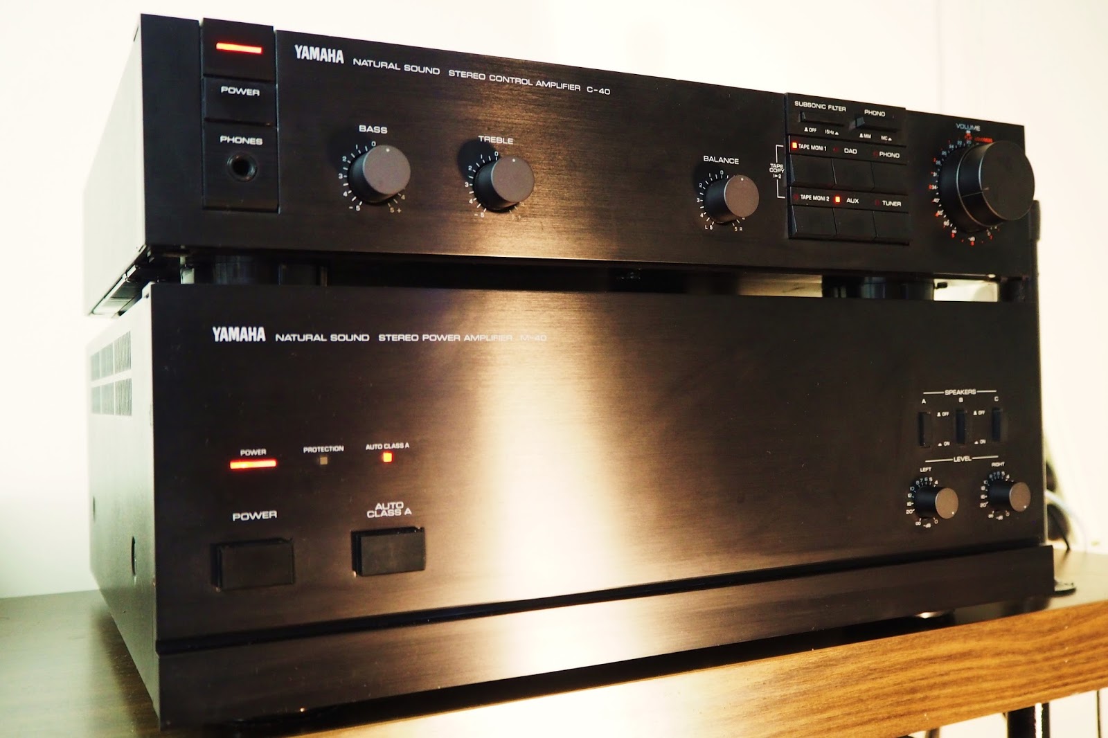 1) Yamaha Control Amplifier C-40 and Yamaha Power Amplifier M-40.1984.
