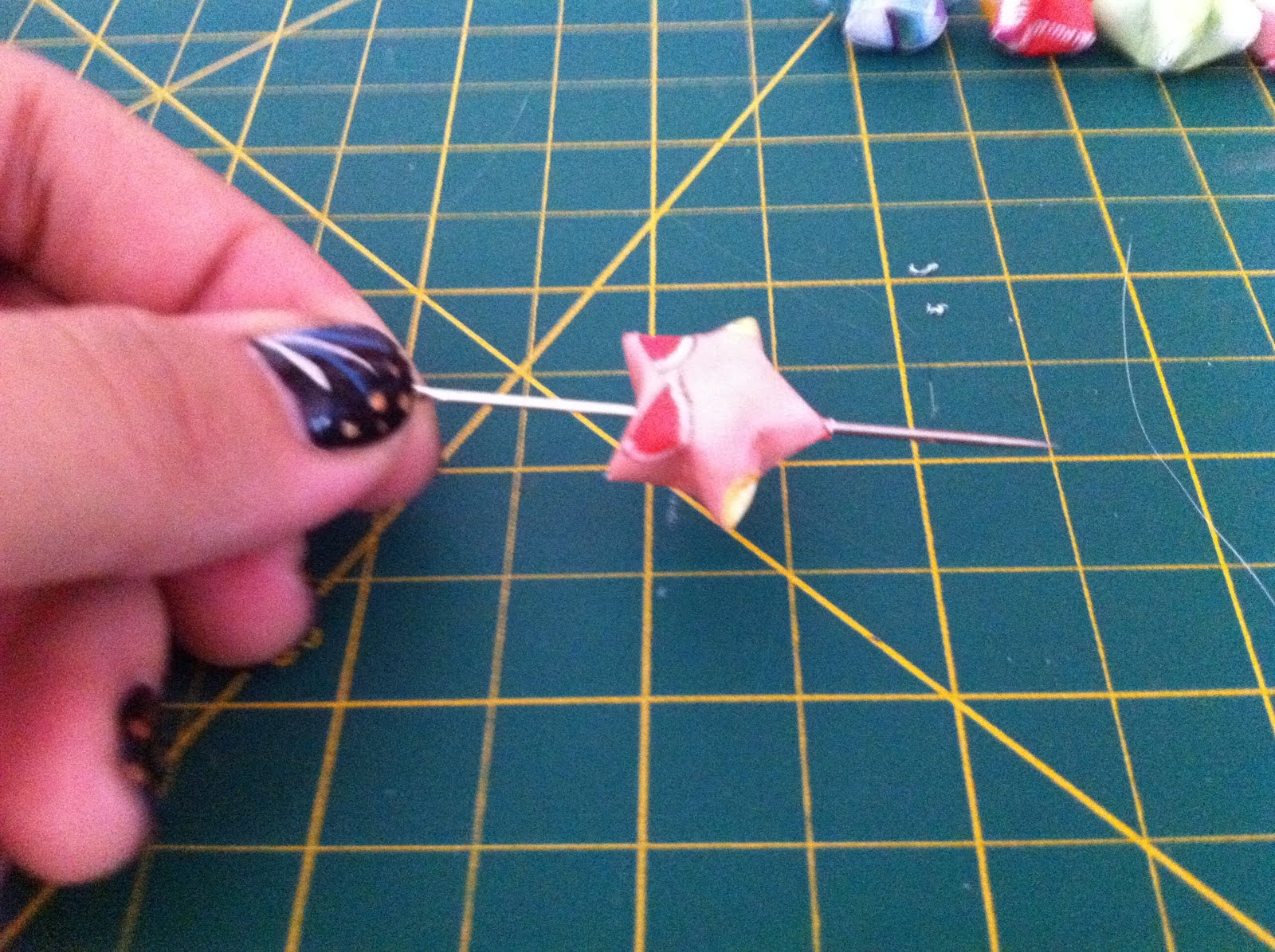 Randomly Taylor'd: Paper Star Bracelet Tutorial