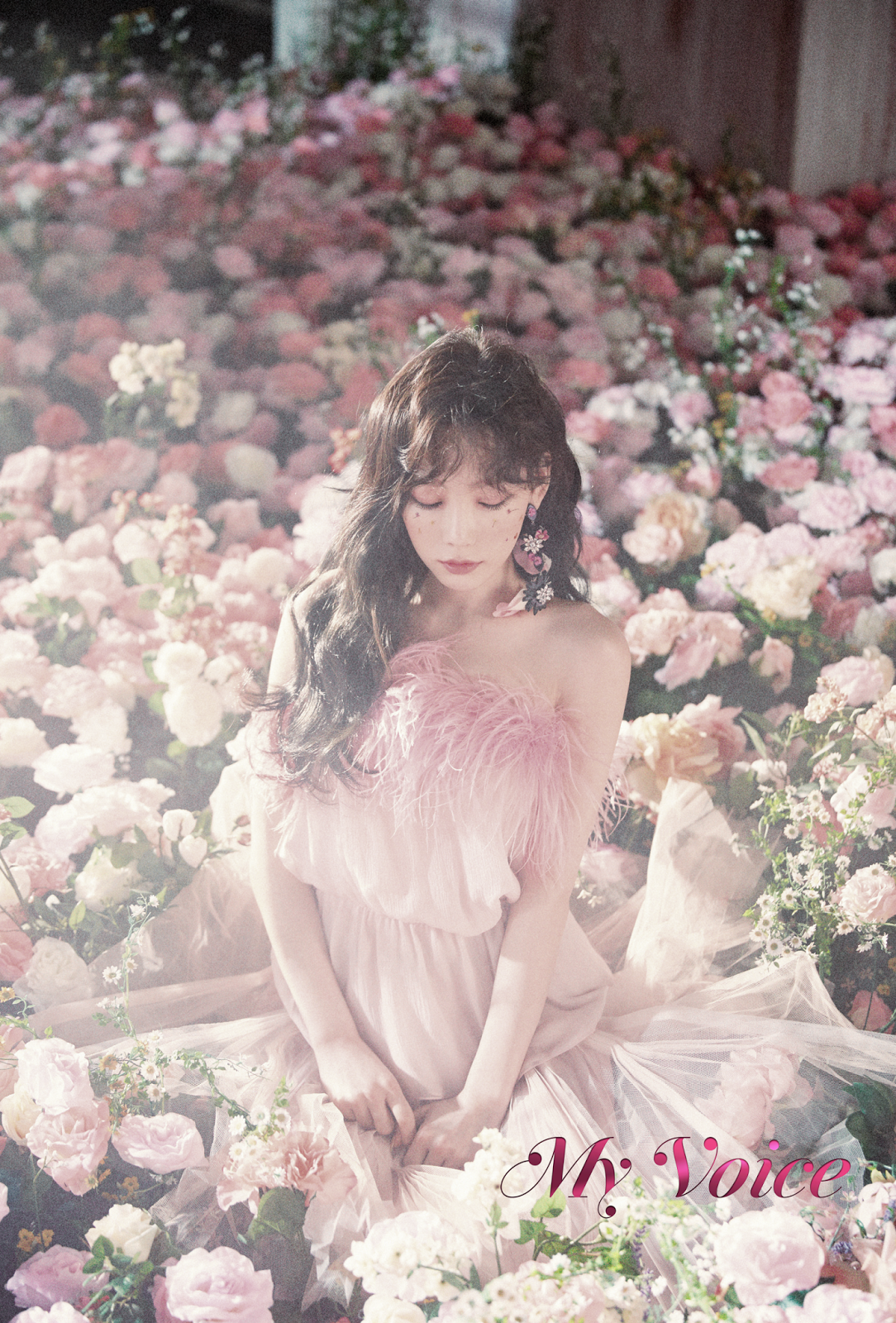 TAEYEON. The 1st Album [My Voice(Deluxe Edition)] Digital Booklet ...