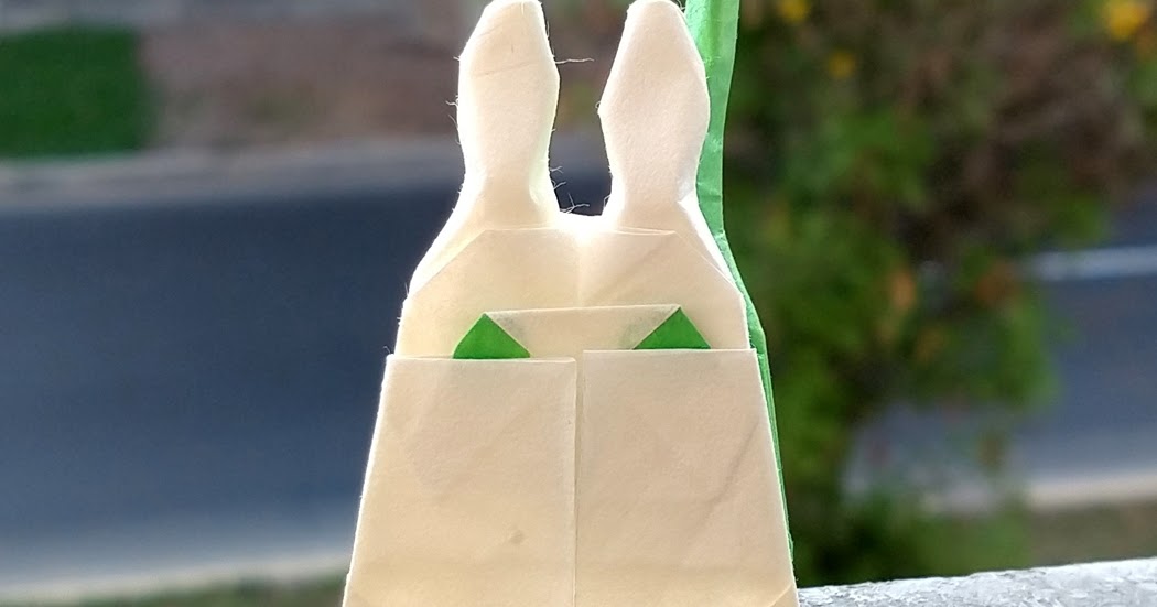 Mariano-Mi mundo el Origami: Chibi-Totoro with leaf