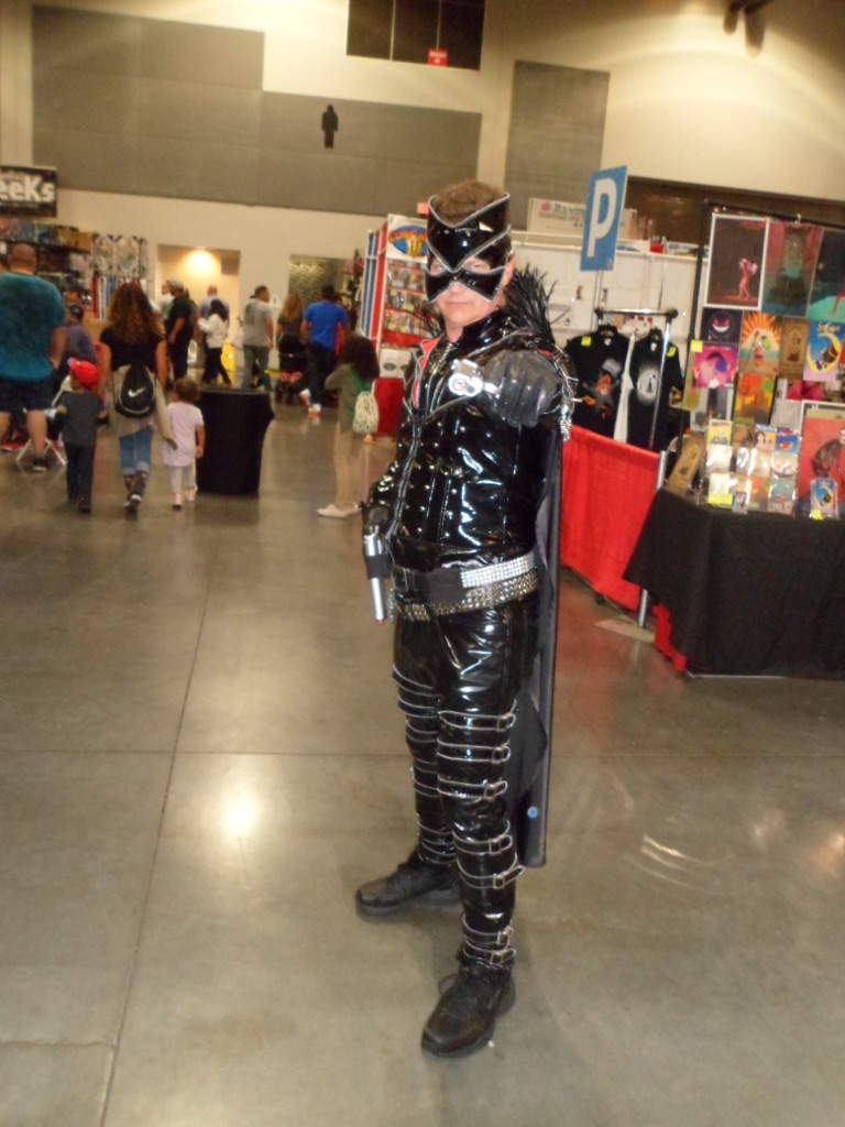 "E" Ticket To Tomorrowland: DAY 2 AT COMIC CON REVOLUTION IN ONTARIO ...