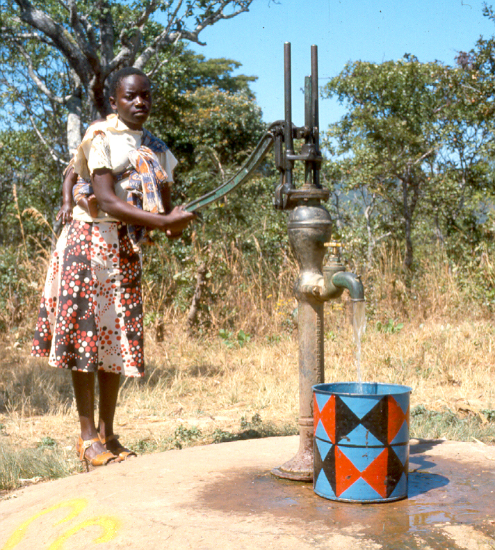 AFRICA (ovvero il mal d' Africa): Pompe a mano, Pompes a main, Hand pumpes.