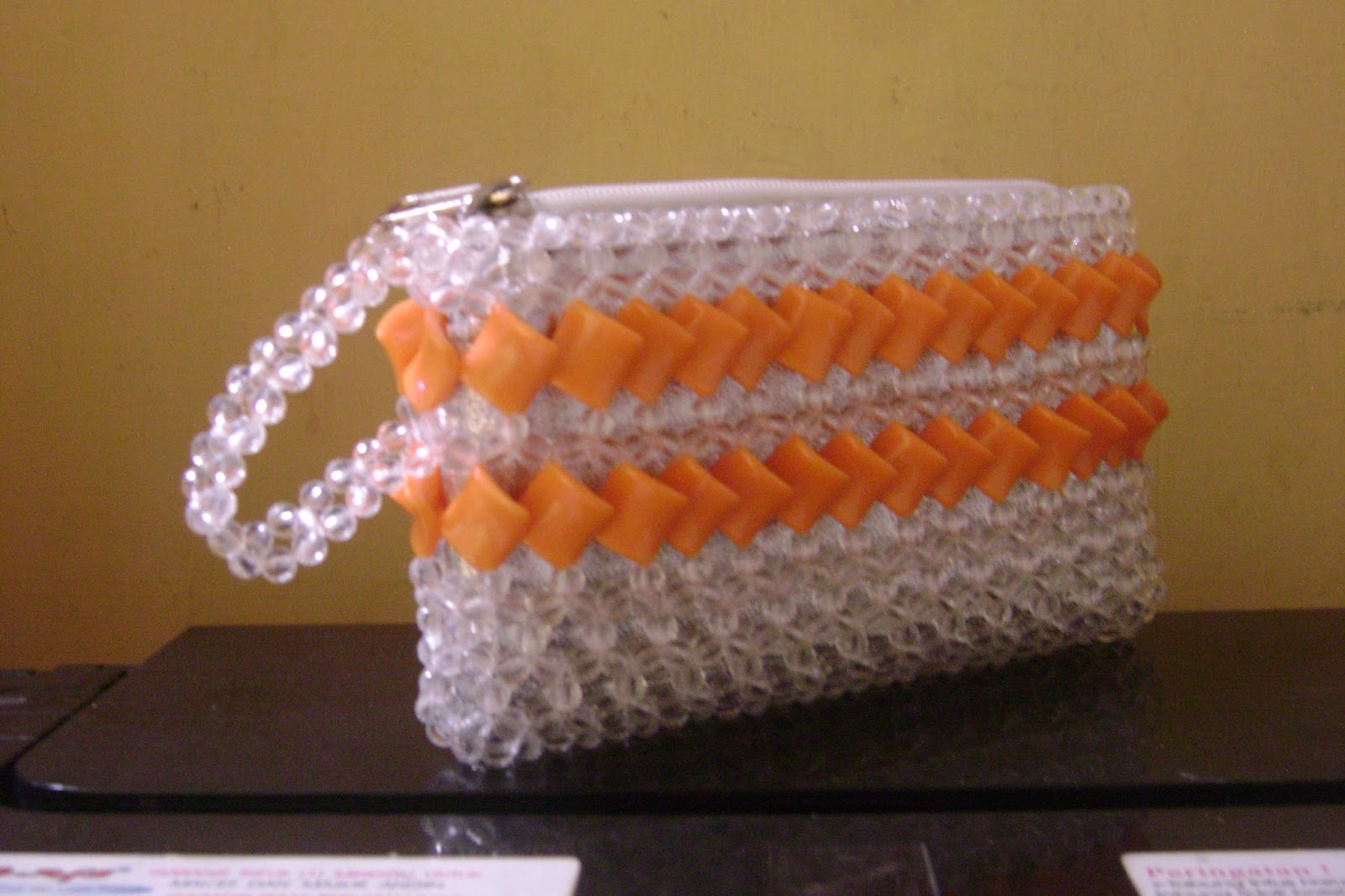 KreasiCantika: Dompet Manik-Manik