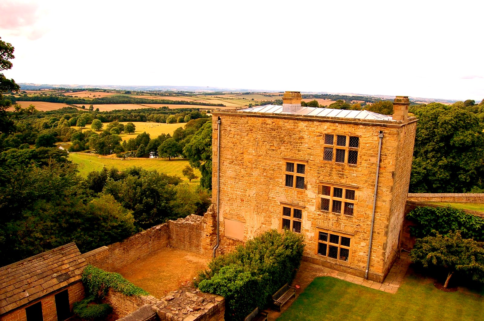loveisspeed.......: Hardwick Hall , in Derbyshire, is an ...