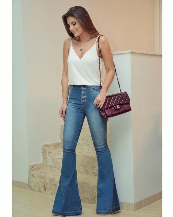 Inspirações de looks usando Calça Flare - Letícia Calisto