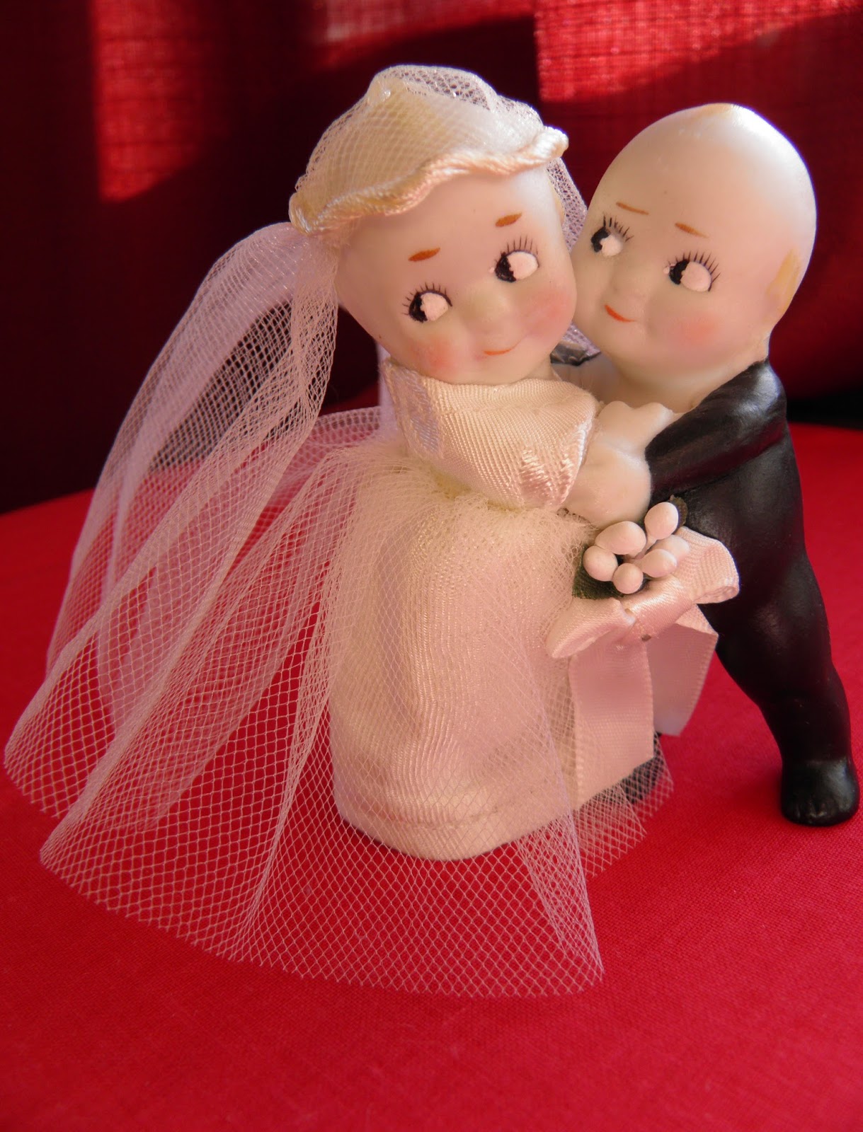 Vintage Kewpies in porcelain (wedding) brought to life...