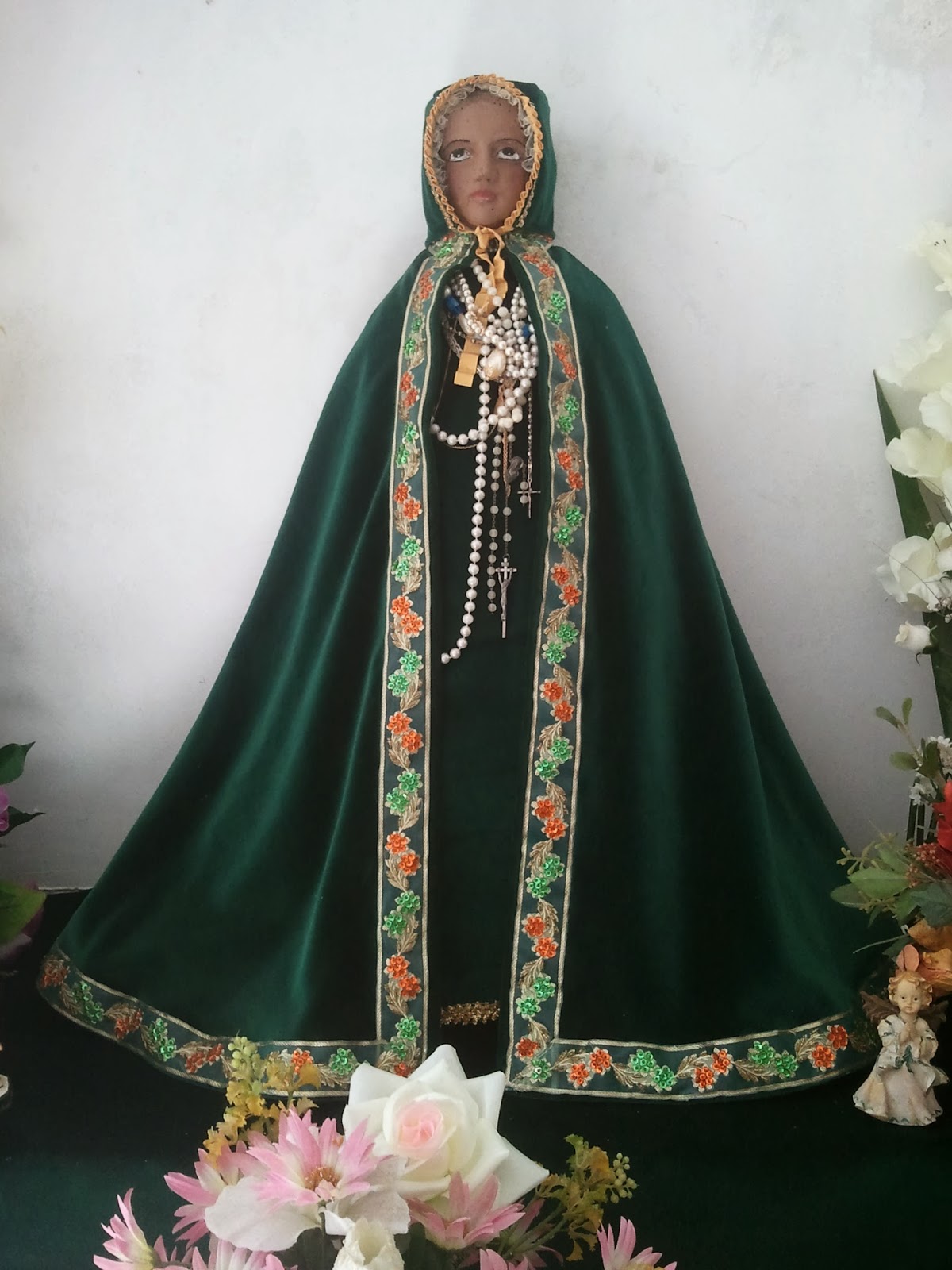 Ibias: parroquia de tormaleo: Un traje nuevo para Santa María