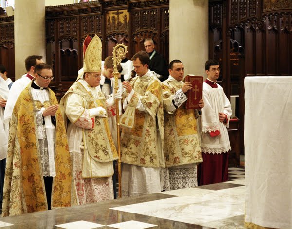 Pro Misa Tradicional en Ciudad Real: Cardenal Burke celebra Pontifical ...