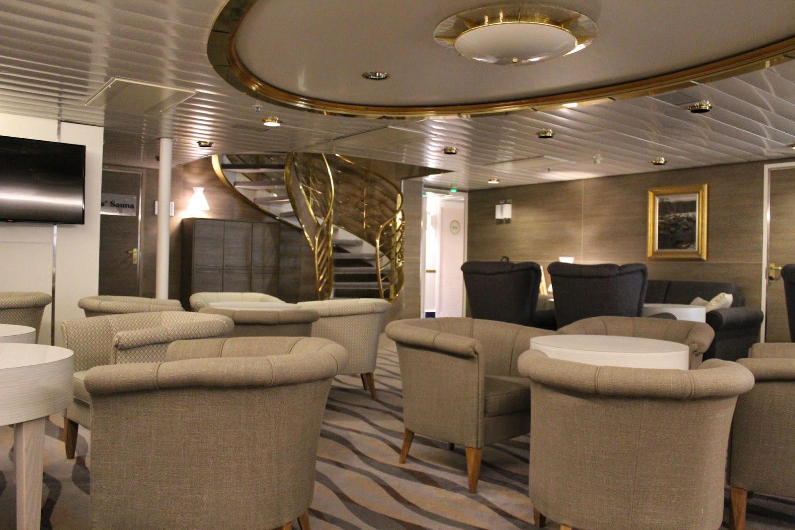 Maalla, Merellä ja Ilmassa: Silja Symphonyn Commodore hytti ja Lounge