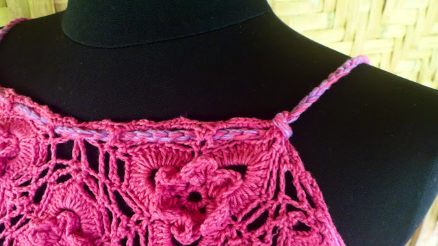 A Simple Triangle Motif Top