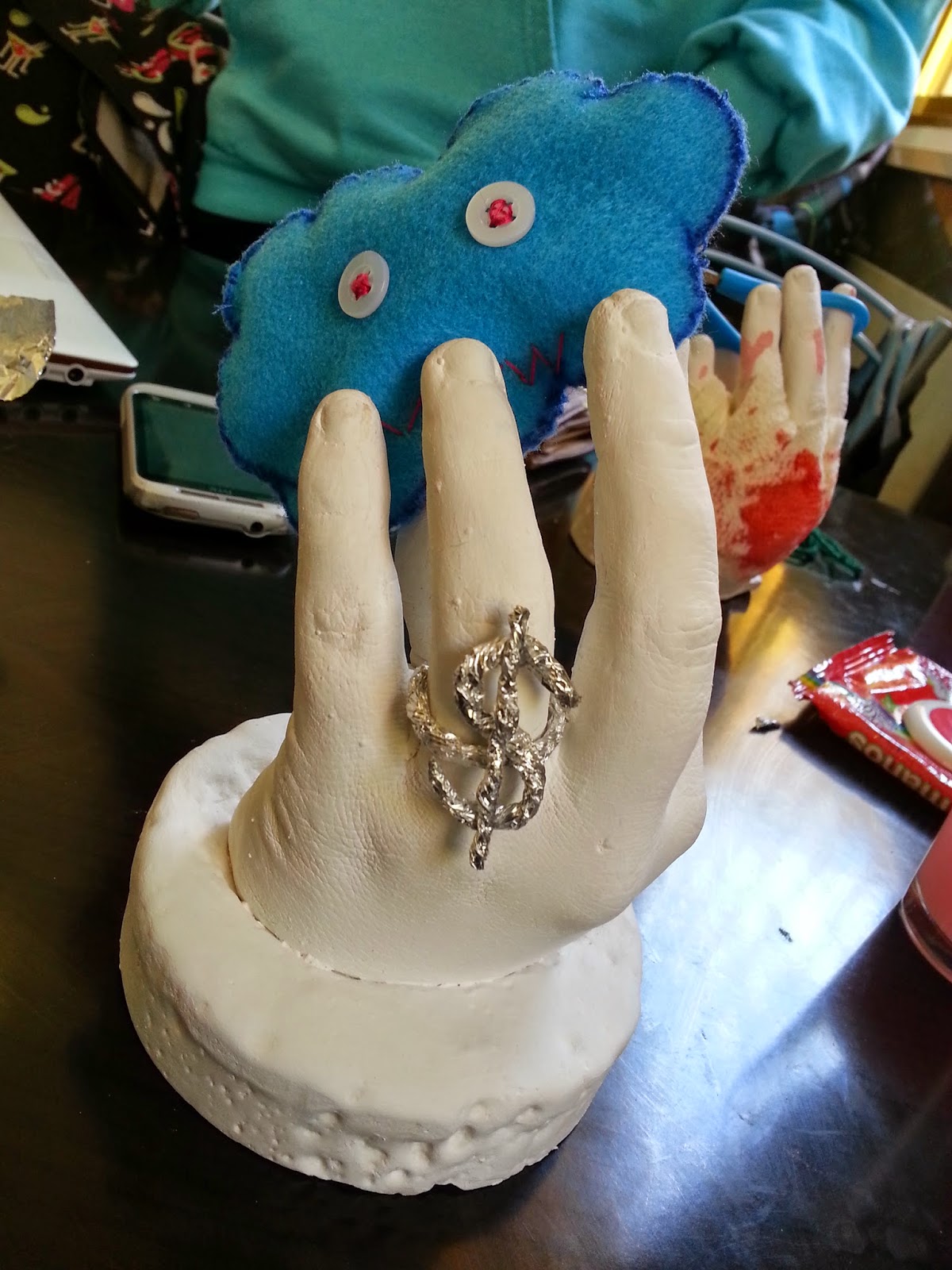 Mi salón de la creatividad: Mano de yeso parte final