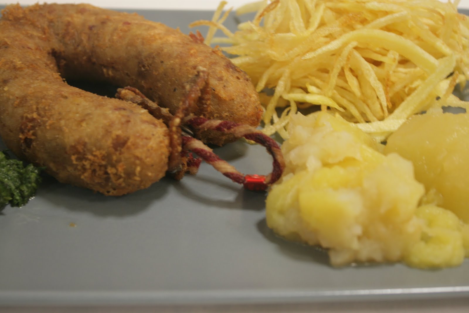 Cozinha de chefe: Alheira de caça de Mirandela com batata frita palha e ...