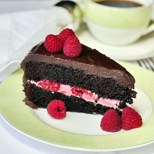 bournville chocolate: Easy Chocolate Raspberry Truffle Cake