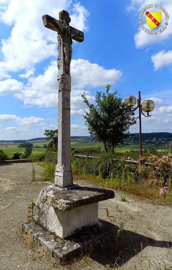 PATRIMOINE DE LORRAINE: REMOVILLE (88) - Croix-calvaire (XVIe siècle)