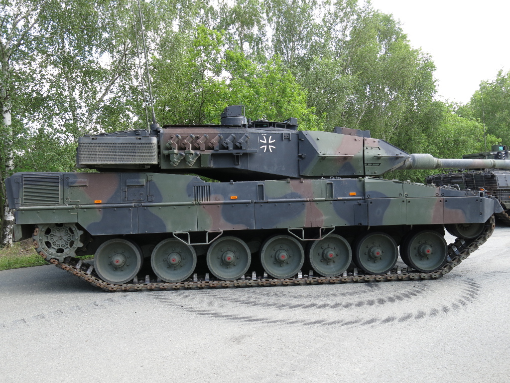 LEOPARD-2 EURO-PANZER. Audio